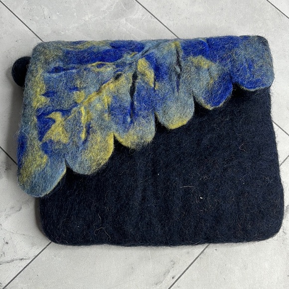 Bags | Nwt Handmade Felt Wool Coin Purse Zip Closure With Flap Round ...